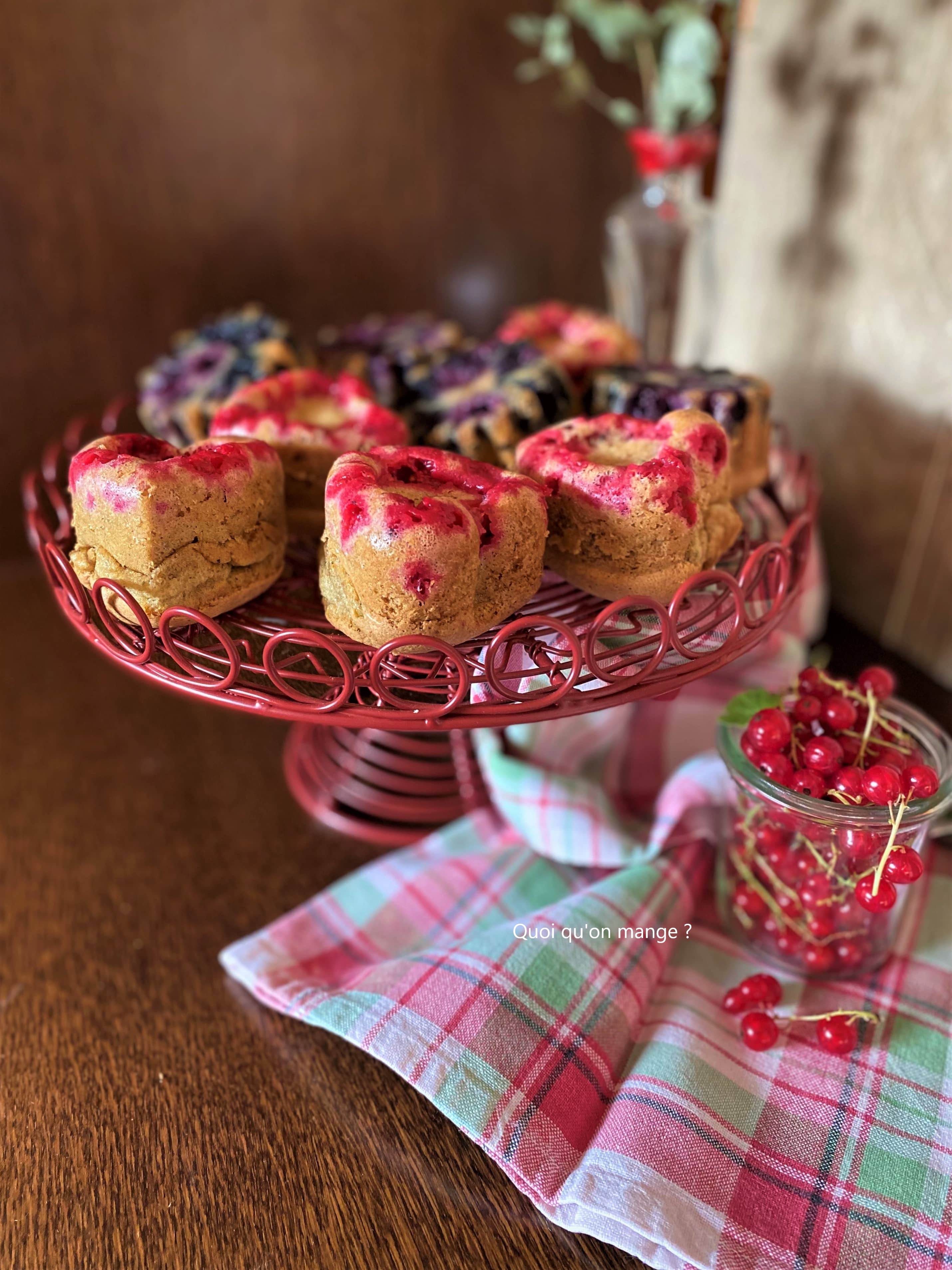 Mini gâteaux renversés aux groseilles rouges – Quoi Qu'on Mange