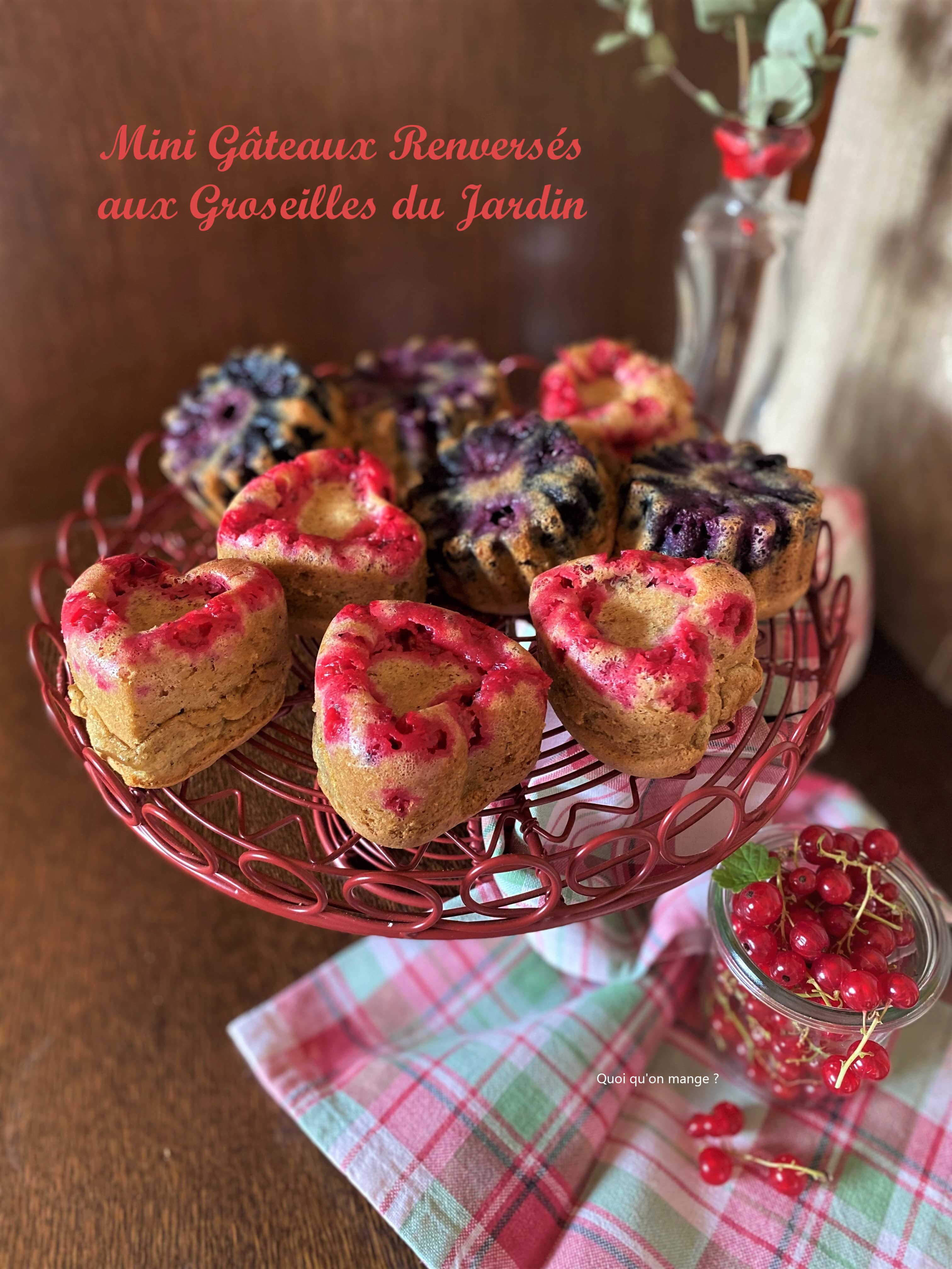 Mini gâteaux renversés aux groseilles rouges – Quoi Qu'on Mange