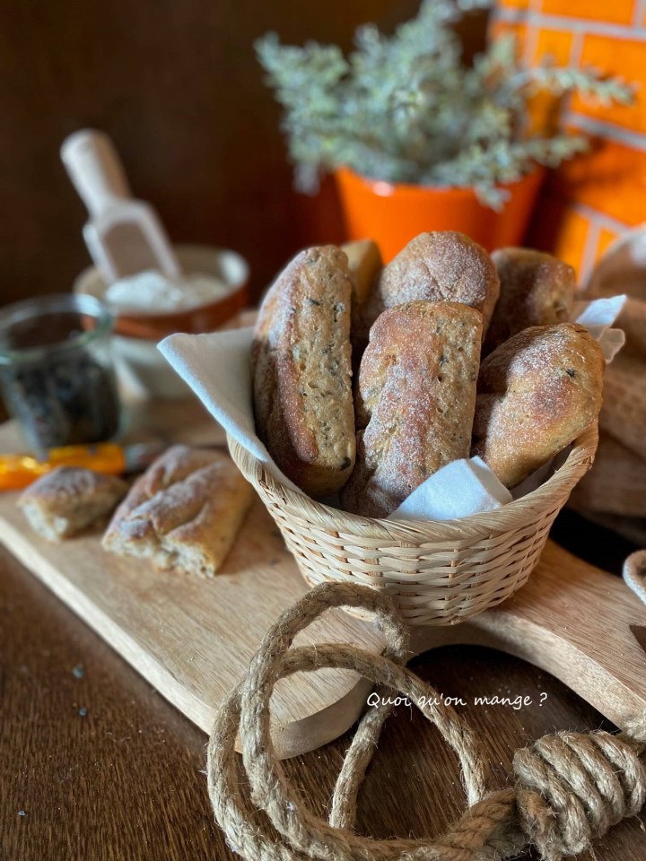 Petits pains de Khorasan – Kamut au wakamé [algue noire] – Quoi Qu'on ...